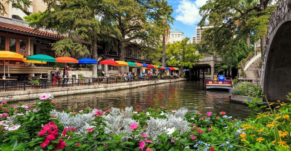 The 4 Best San Antonio River Walk Cruise Tours [2025 Reviews] | World ...